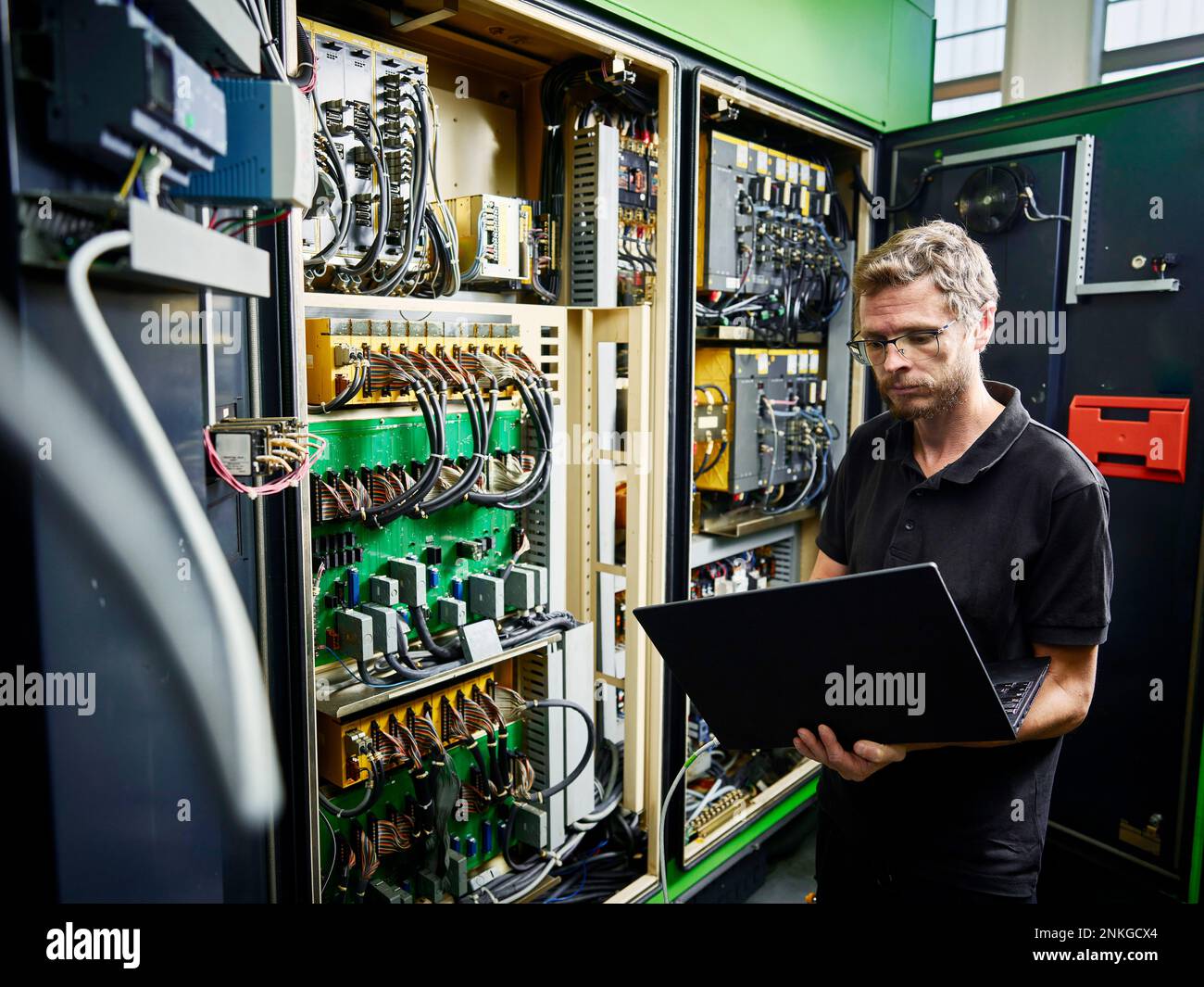 Laptop machine hi-res stock photography and images - Alamy