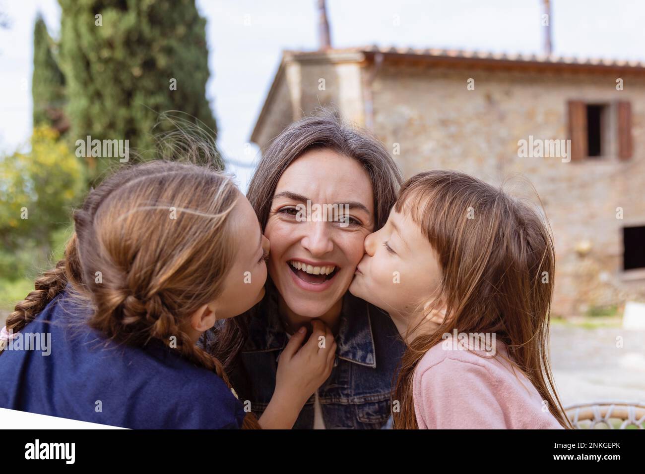 Girls kissing girls hi-res stock photography and images - Alamy