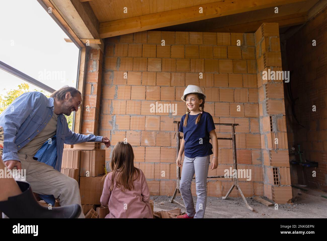 Father four girls hi-res stock photography and images - Alamy