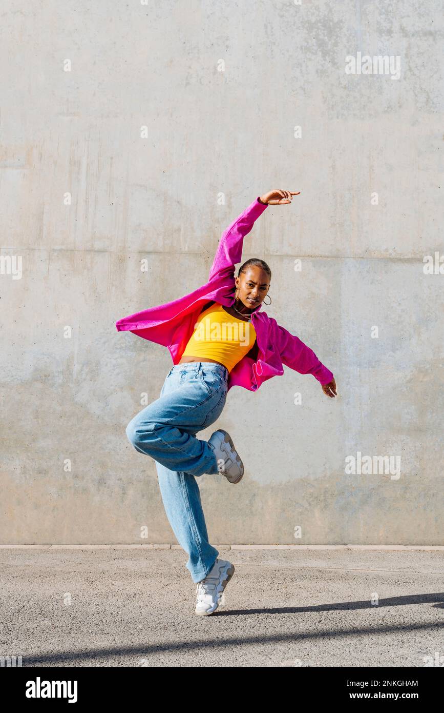 Hip hop dancing hi-res stock photography and images - Alamy