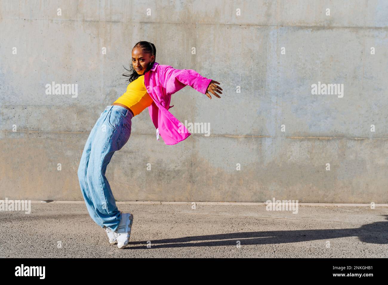 Dancer on tip toe in front of wall Stock Photo - Alamy