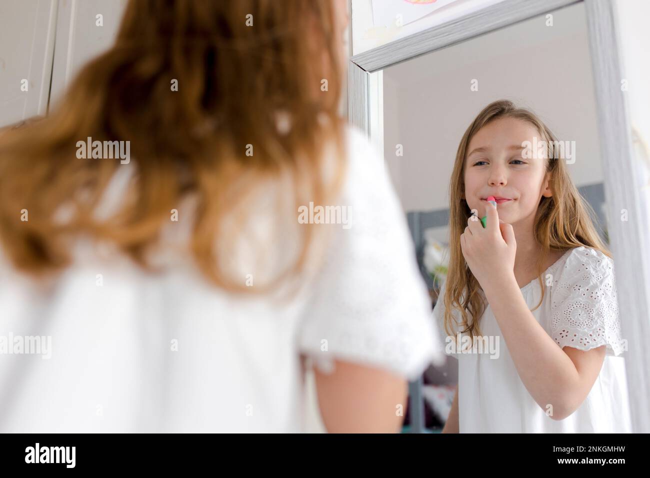Child mirror smiling hi-res stock photography and images - Alamy