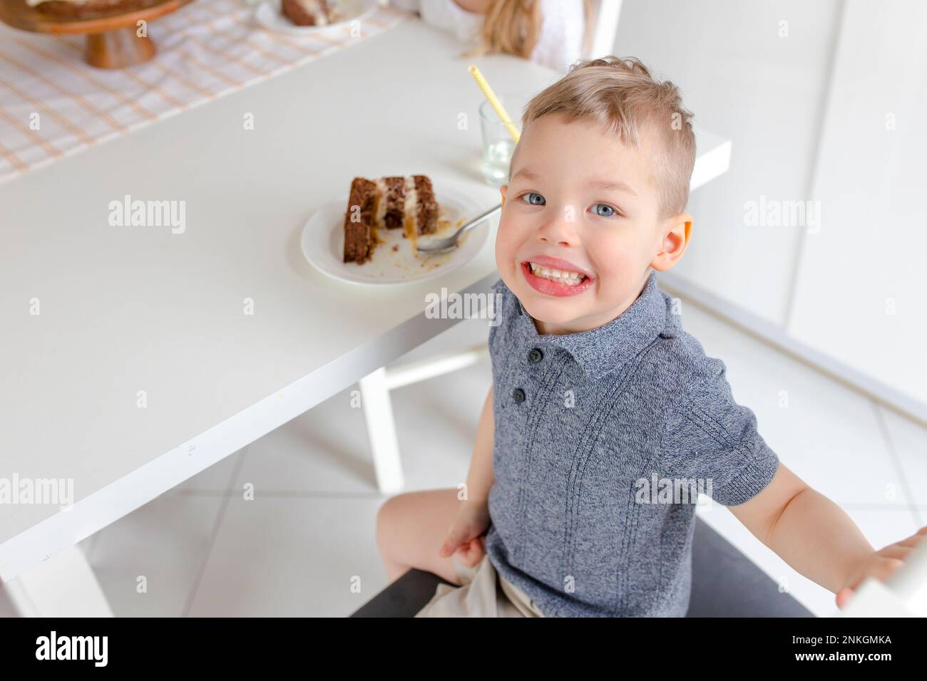 Boy girl sitting table hi-res stock photography and images - Alamy
