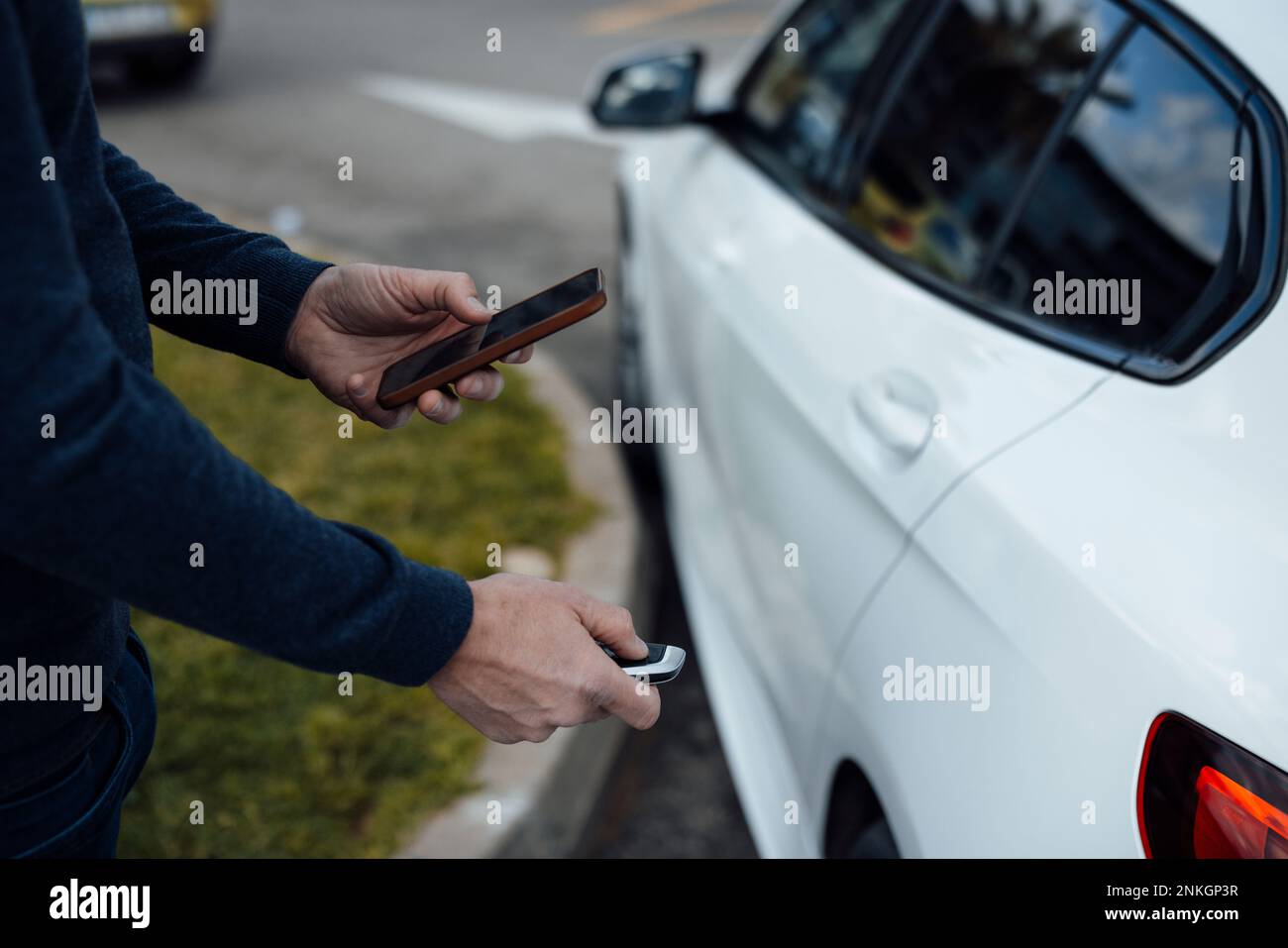 Mobile security smartphone key hi-res stock photography and images - Alamy