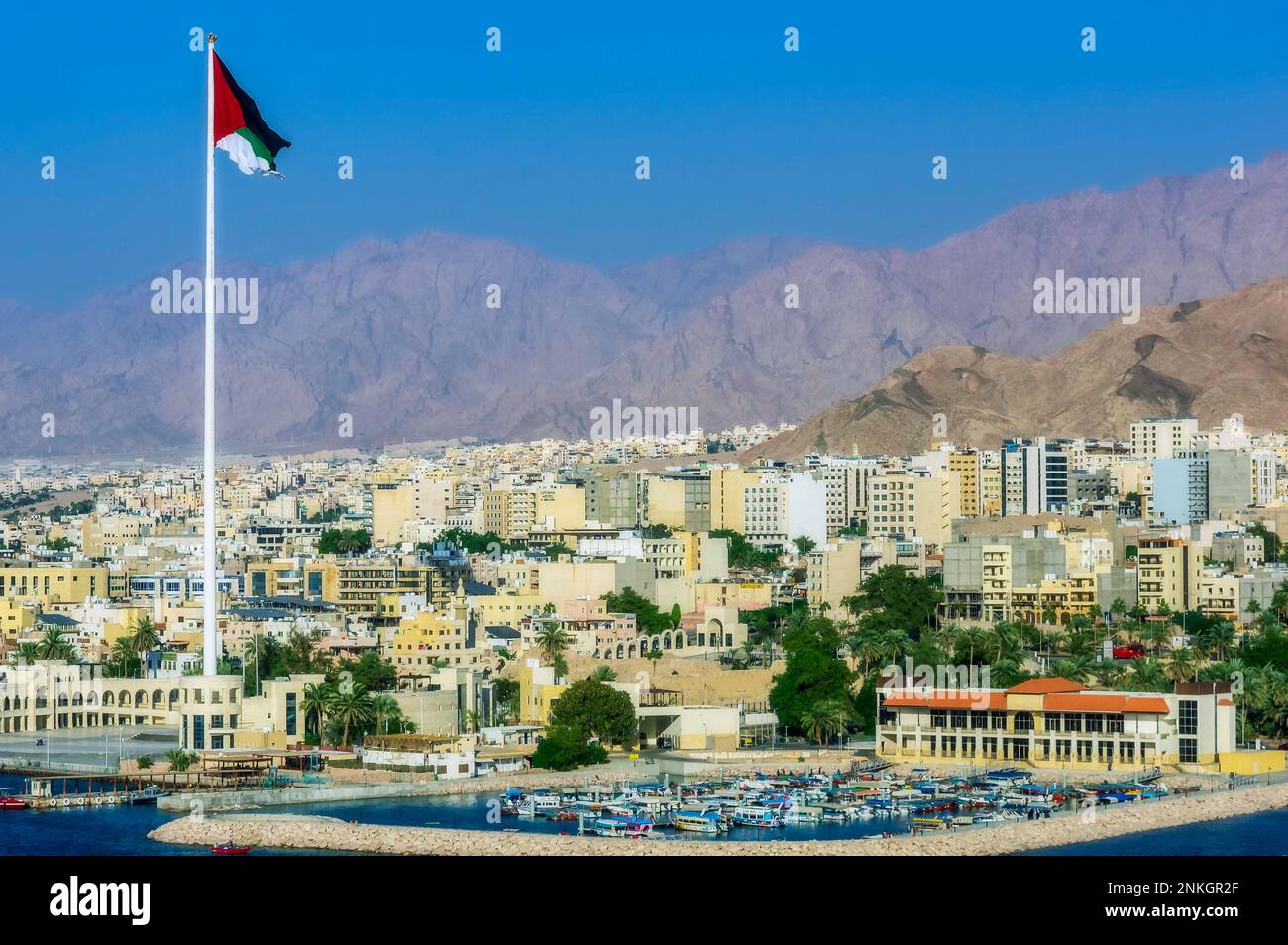 Horizontal flag pole hi-res stock photography and images - Alamy Horizontal flag pole hi-res stock photography and images - Alamy