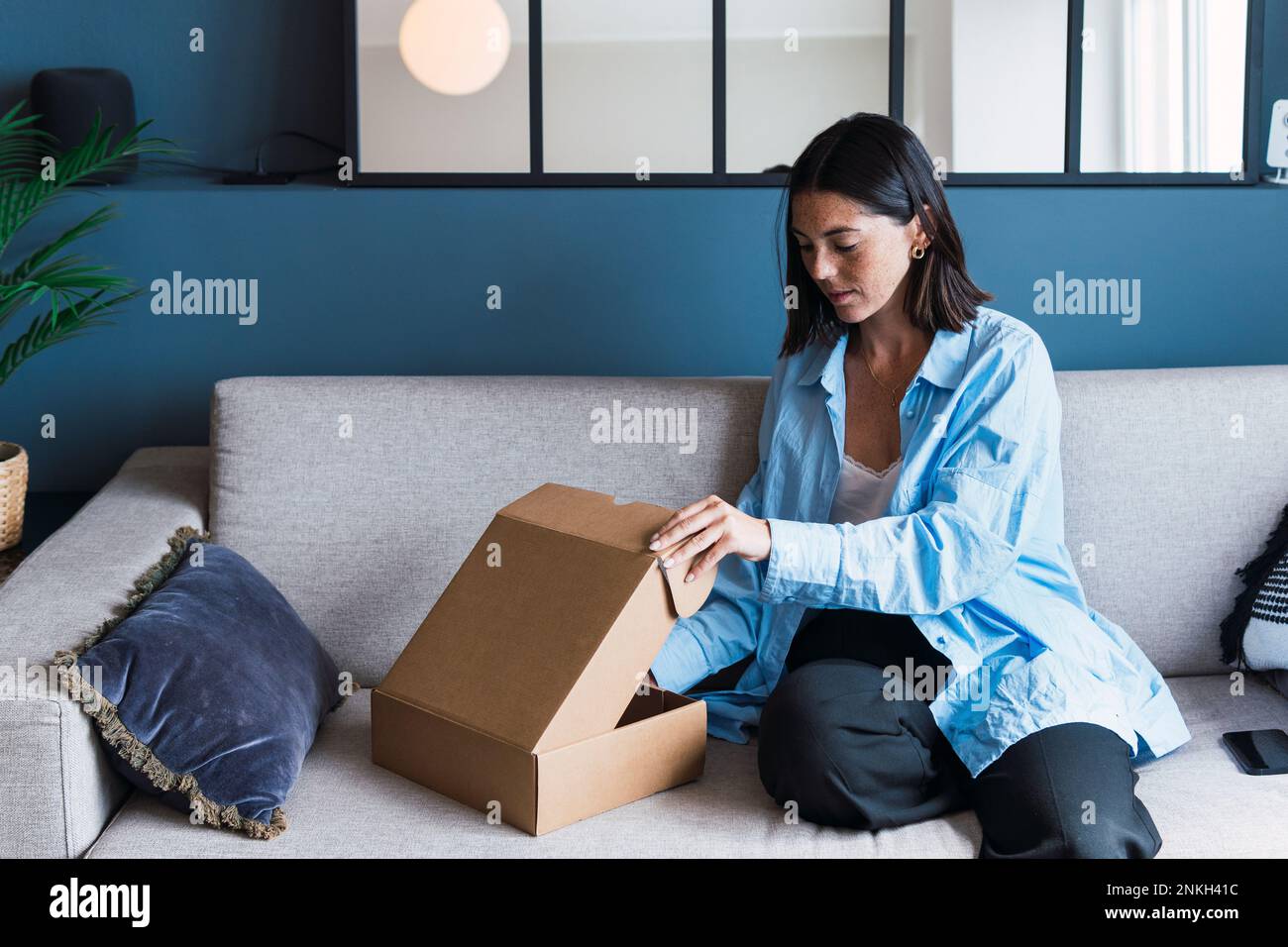 Opening package hi-res stock photography and images - Alamy