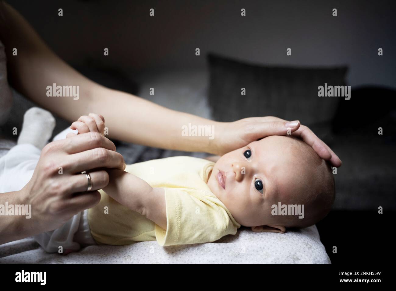 Hand caressing child back mother hi-res stock photography and images ...