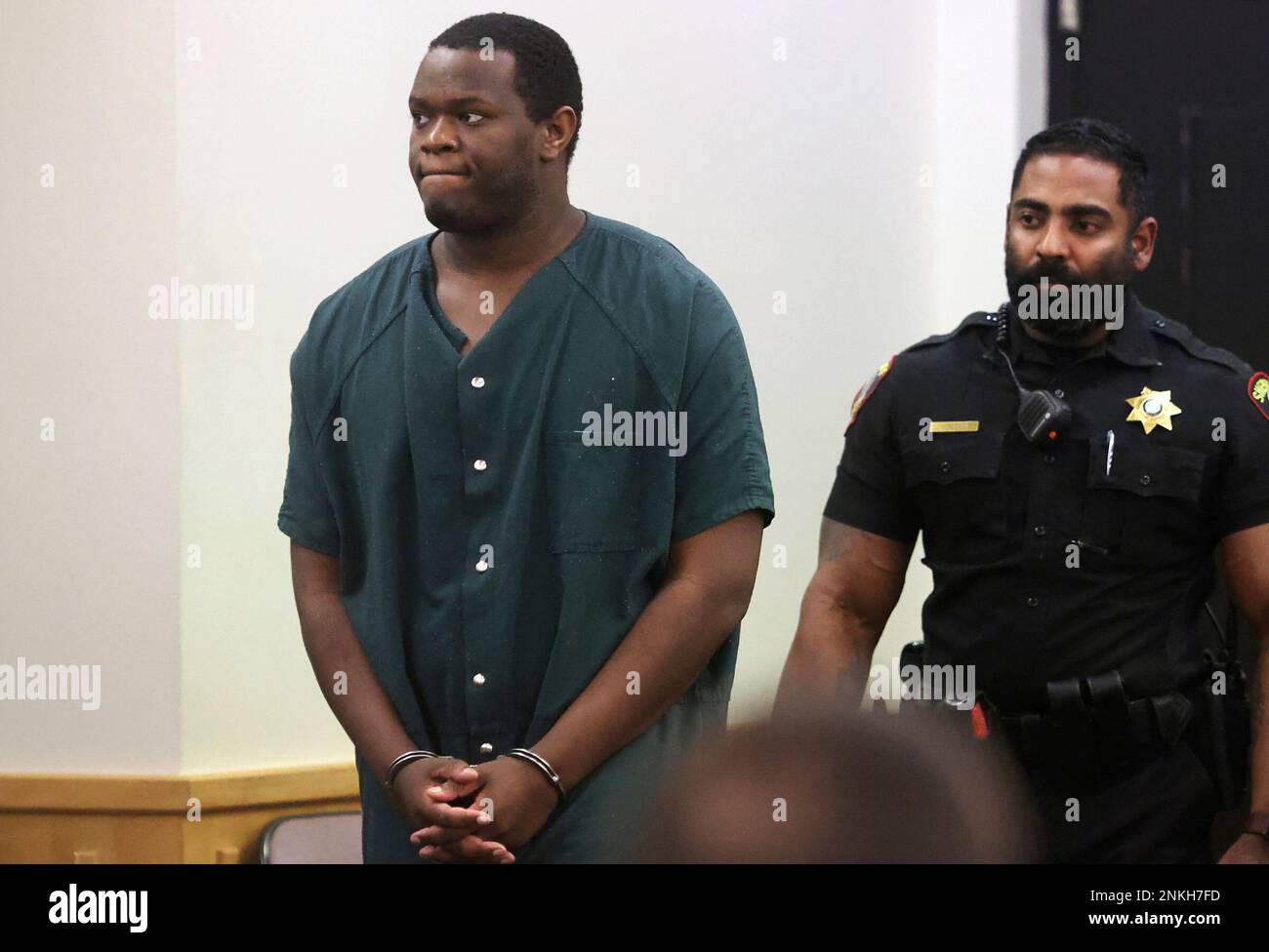 Reginald Kimbro enters the courtroom of Tarrant County's 213th District ...