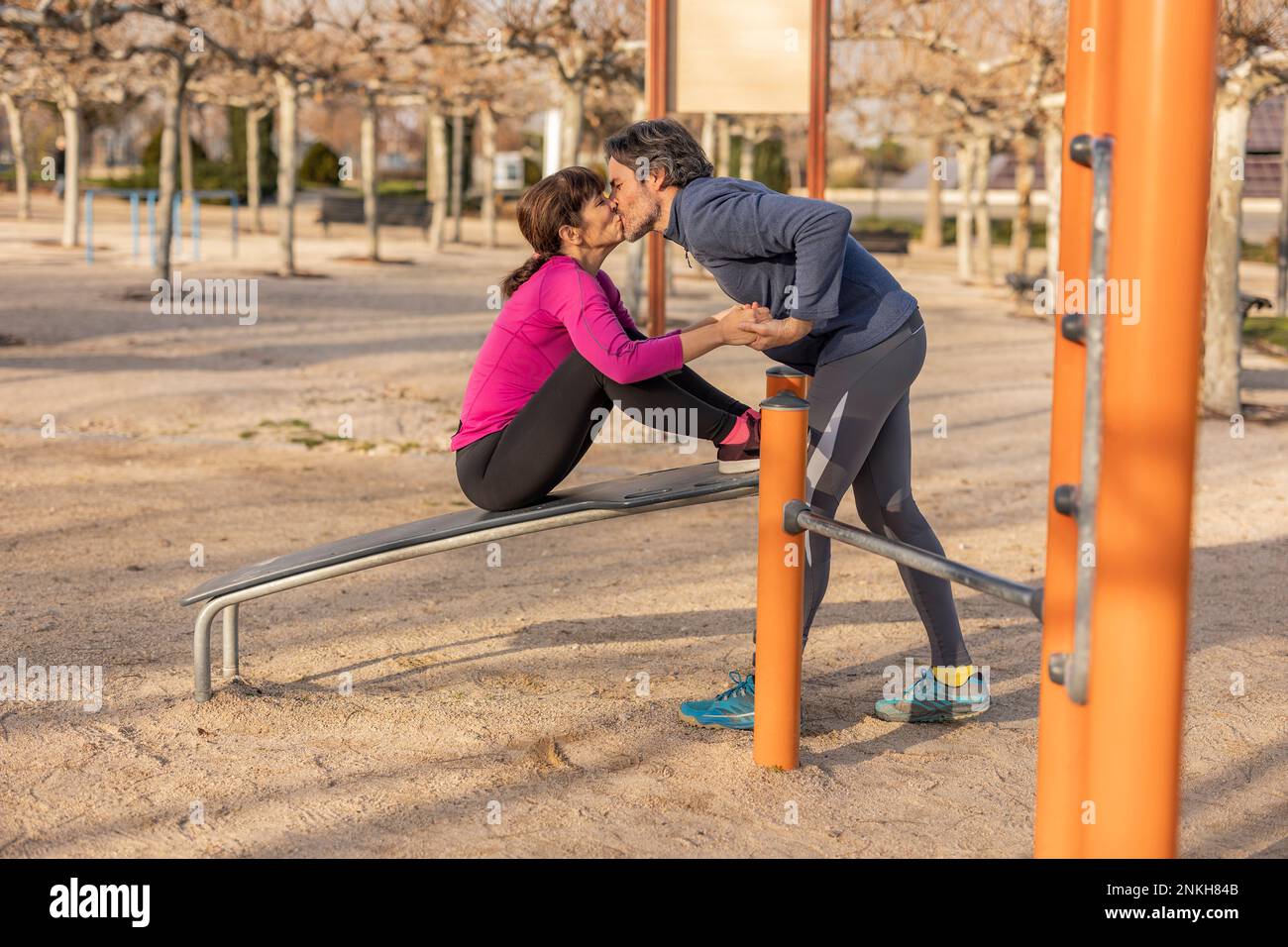 Couple kissing exercise hi-res stock photography and images - Alamy