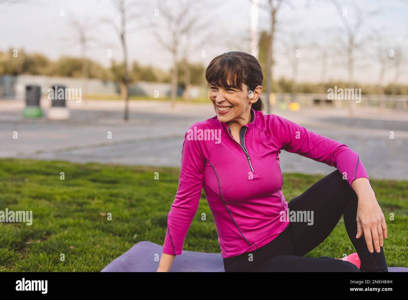 Mature woman fitness exercise hi-res stock photography and images - Alamy