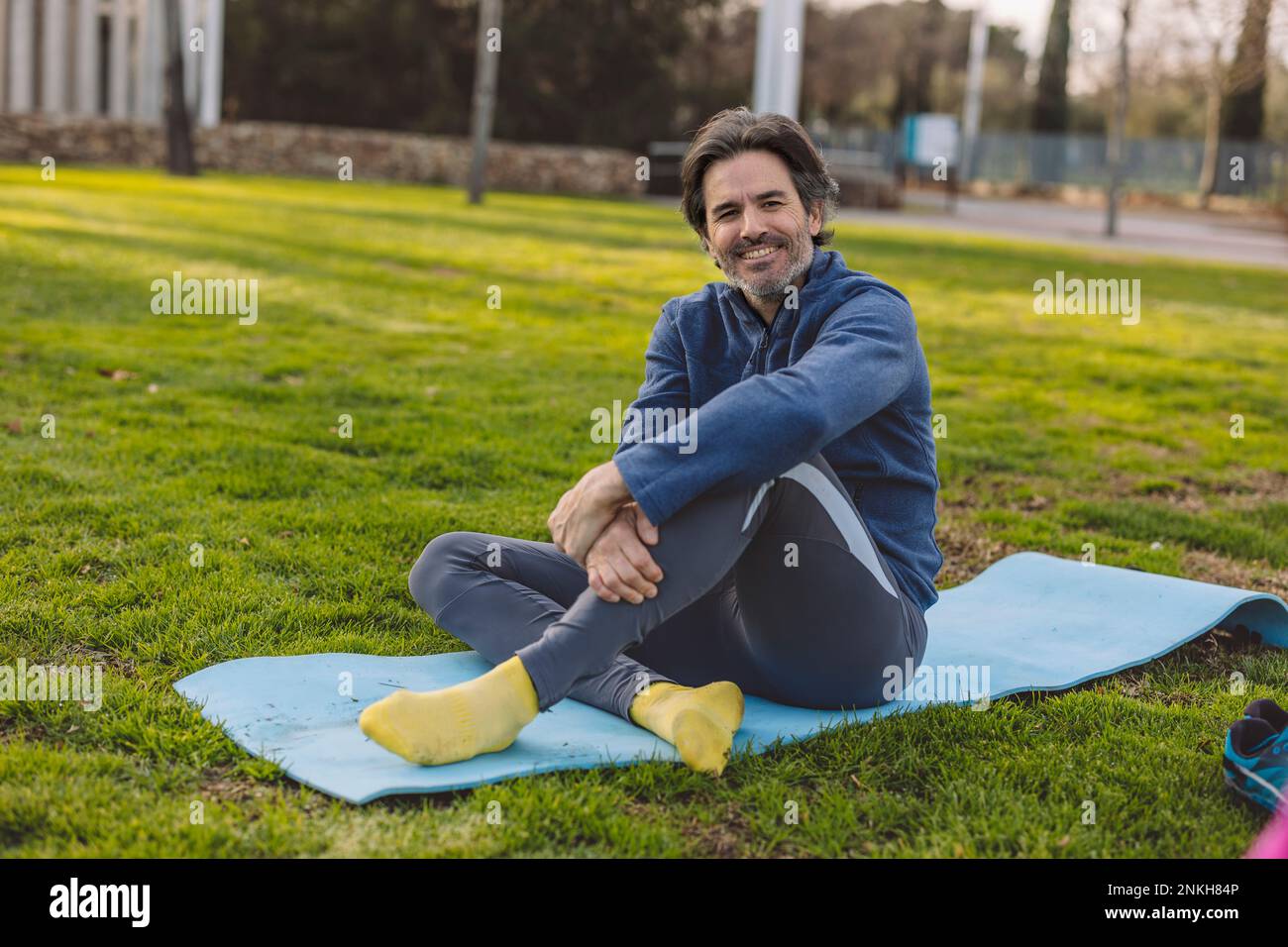 Man sitting on a mat hi-res stock photography and images - Alamy