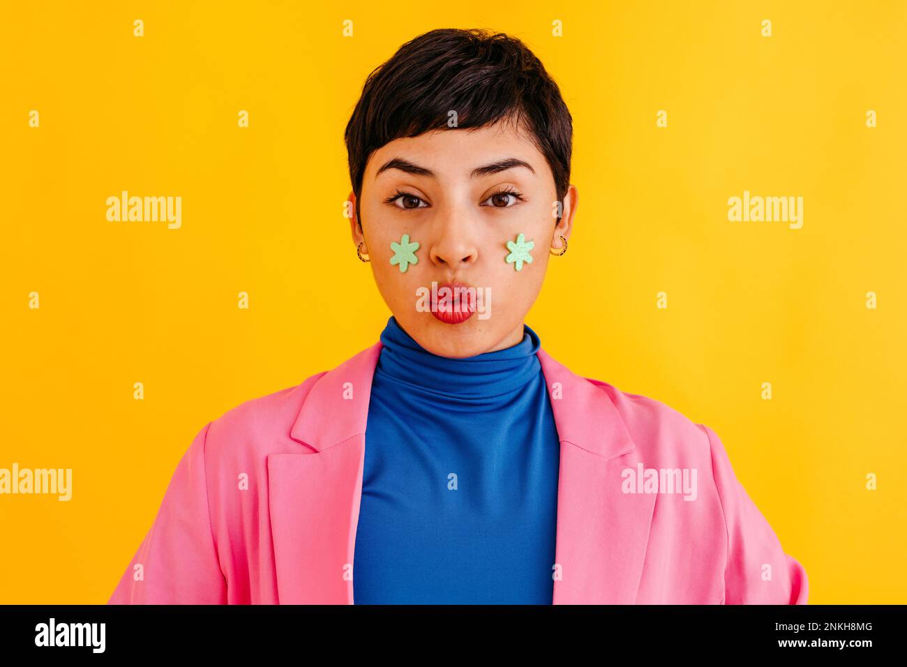 Yellow face woman hi-res stock photography and images - Alamy