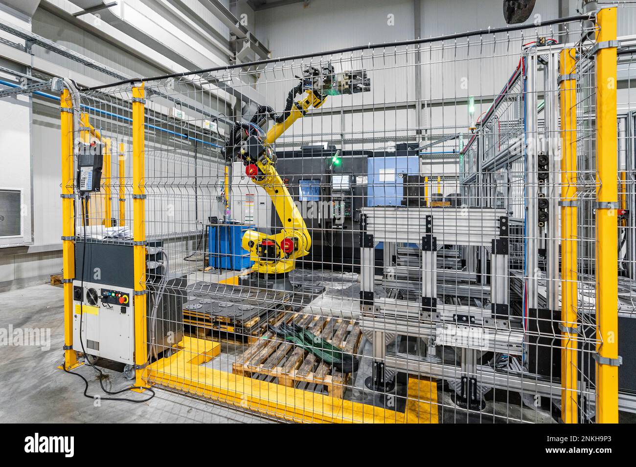 Robotic arm with machinery in industry Stock Photo - Alamy