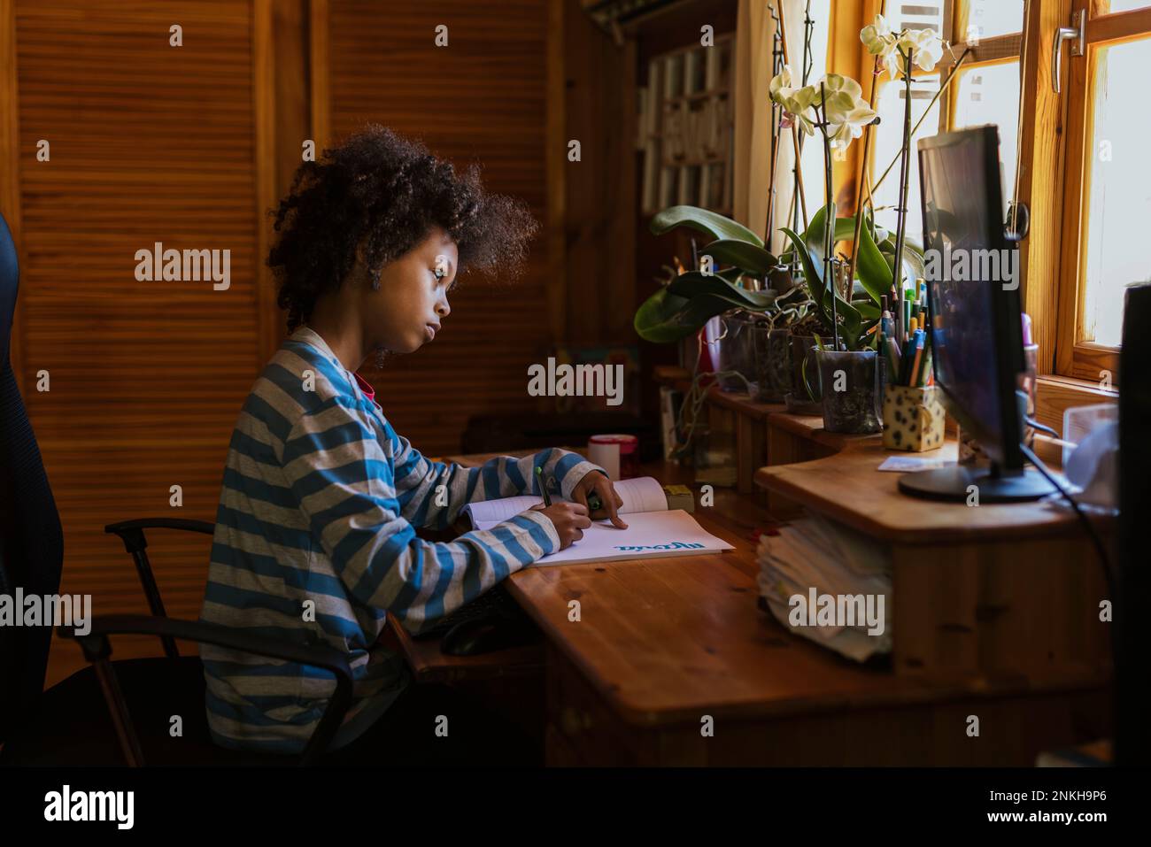 Computer homework hi-res stock photography and images - Alamy