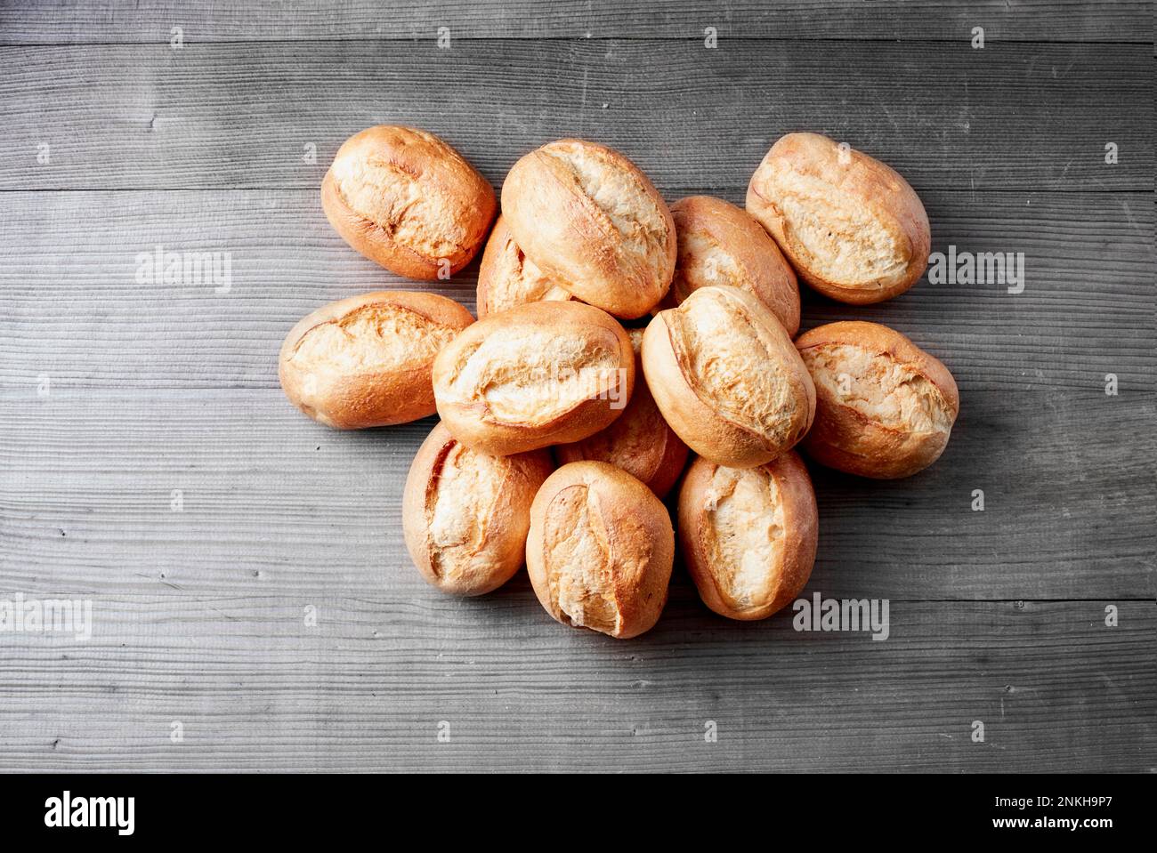 Fresh buns hi-res stock photography and images - Alamy