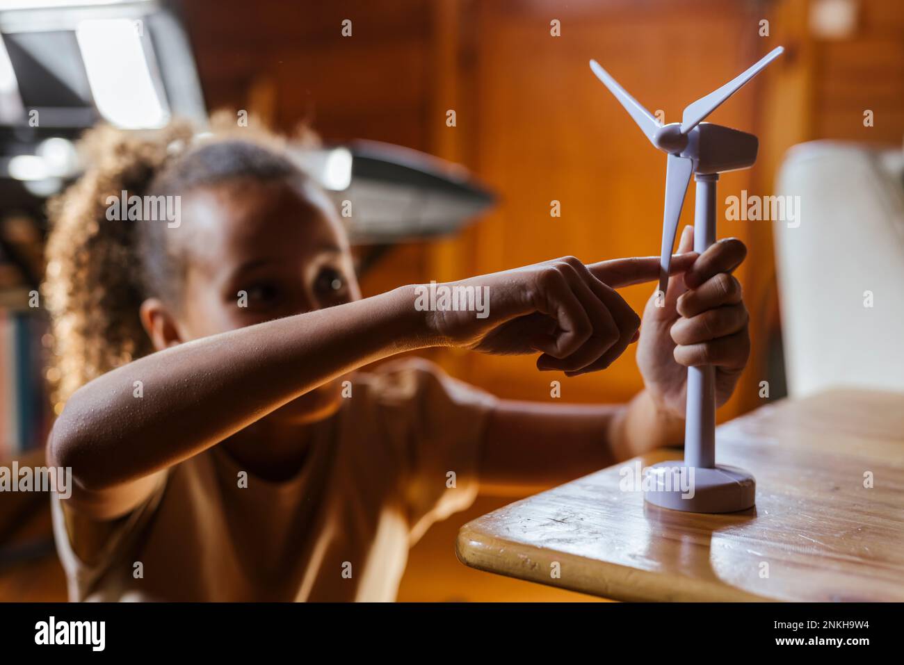 Rotating table hi-res stock photography and images - Alamy