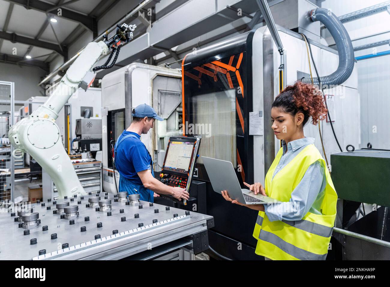 Laptop assembly automation machine hi-res stock photography and images ...