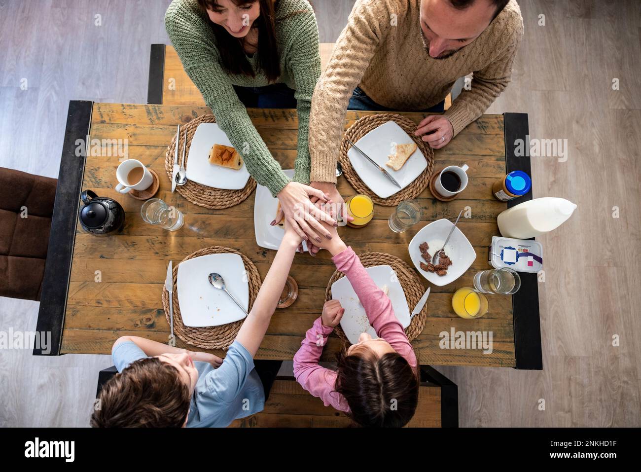 Stacking dishes hi-res stock photography and images - Alamy