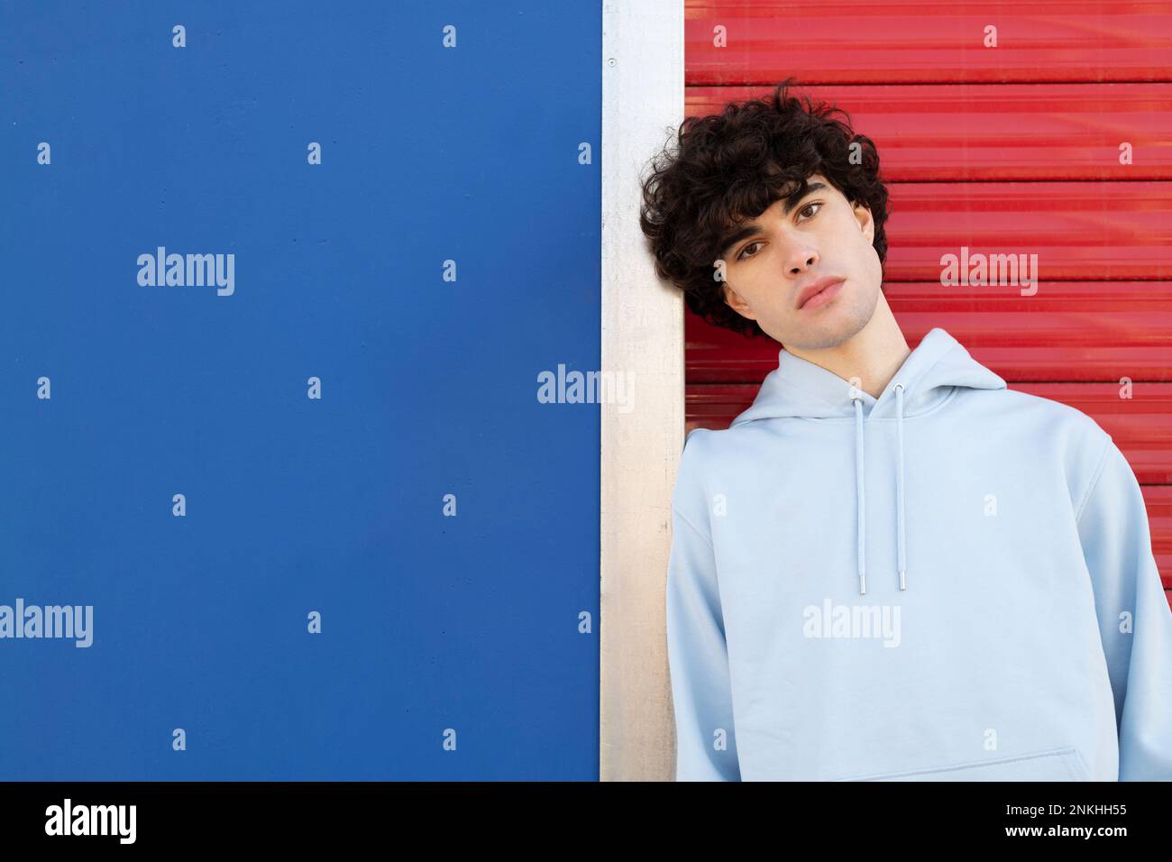 Leaning head on wall hi-res stock photography and images - Alamy