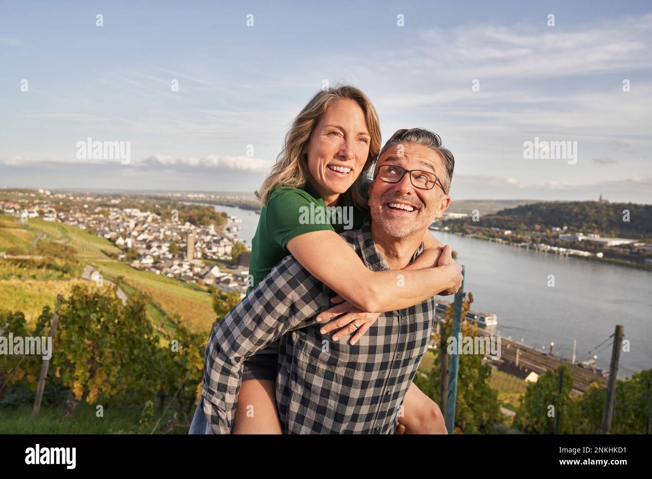 Piggy back ride hi-res stock photography and images - Alamy