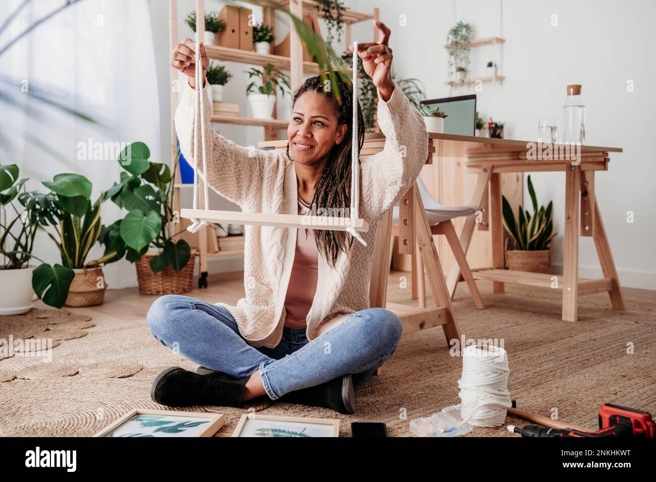 Mature woman diy hi-res stock photography and images - Alamy