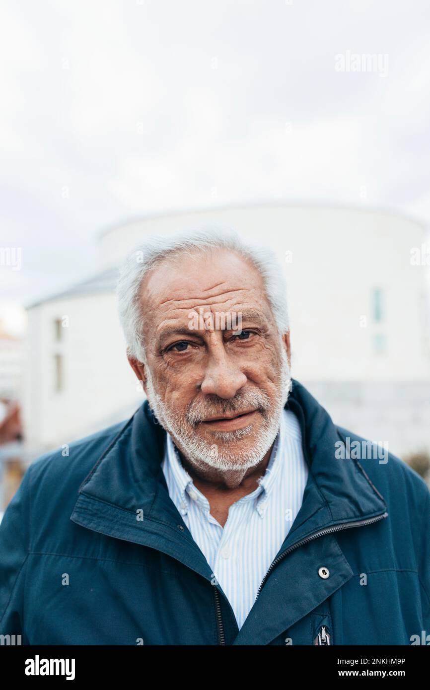 Person in white jacket hi-res stock photography and images - Alamy