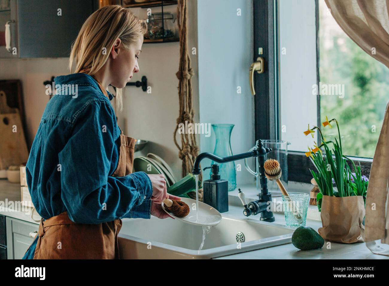 Kitchen brush hi-res stock photography and images - Alamy