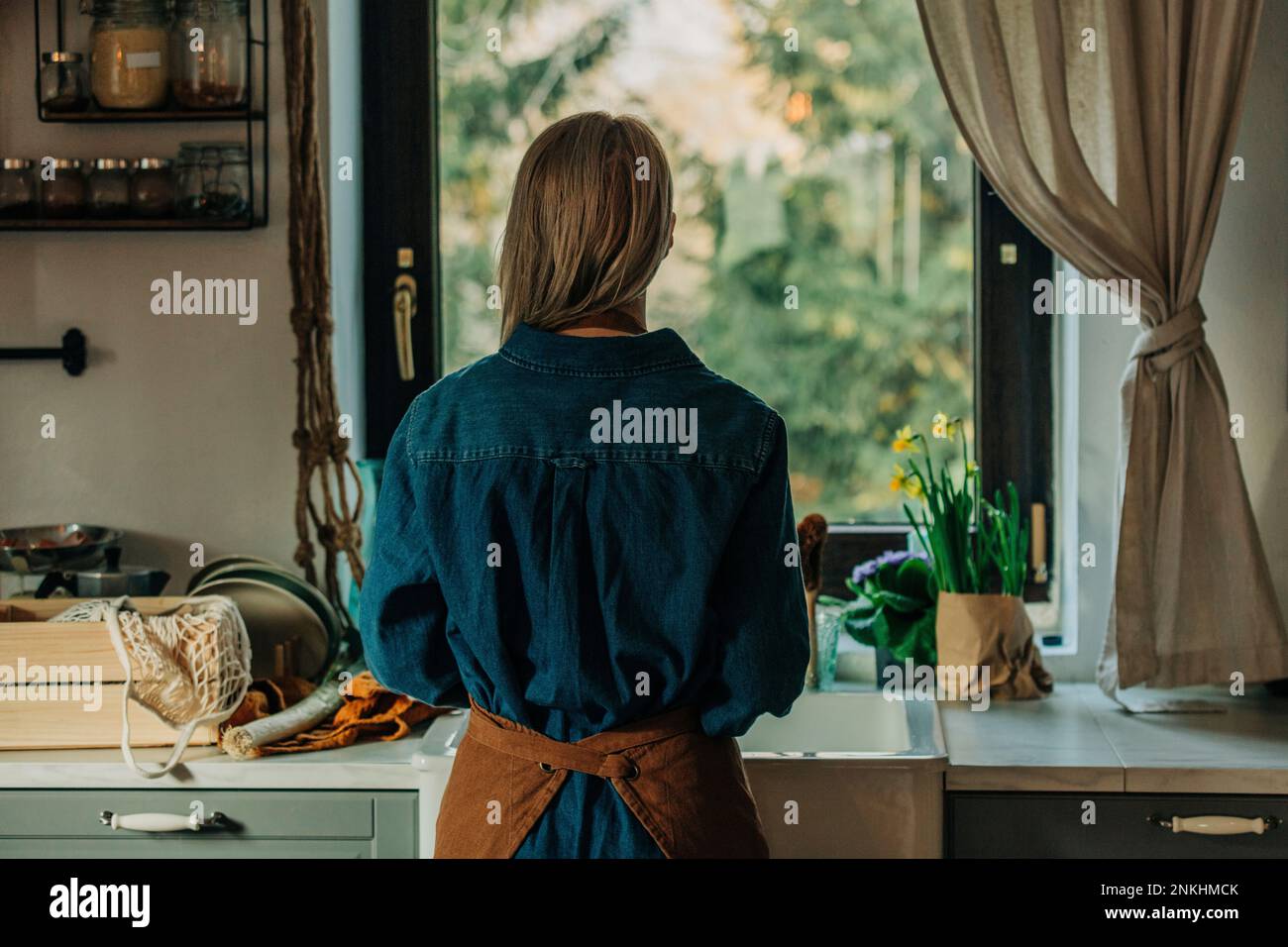 Kitchen sink view out window hi-res stock photography and images - Alamy