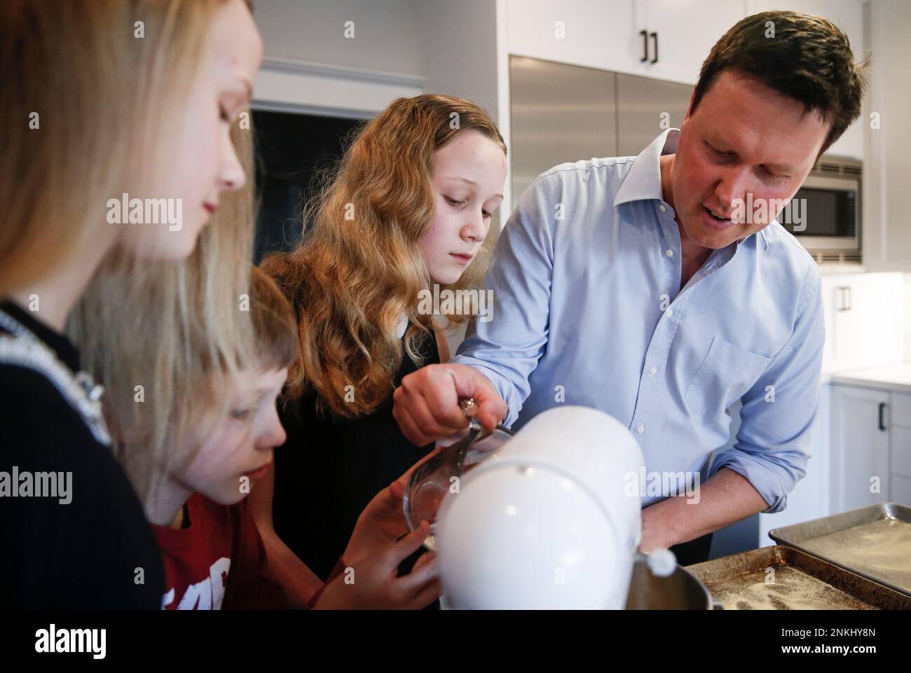 San Francisco Giants broadcaster Dave Flemming joins his children (from ...