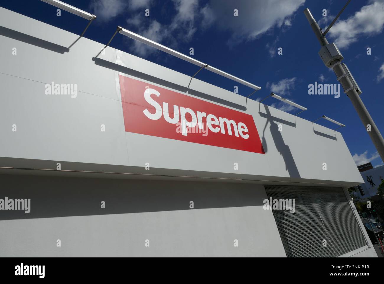 Supreme los angeles store hi-res stock photography and images - Alamy