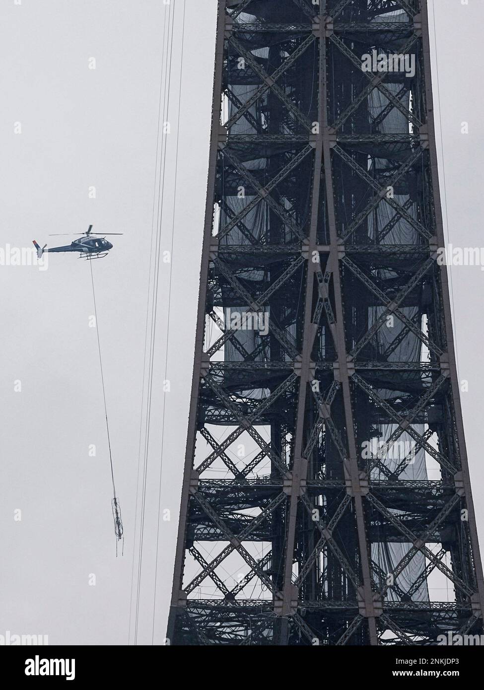 A new telecom transmission TDF (TeleDiffusion de France) antenna ...