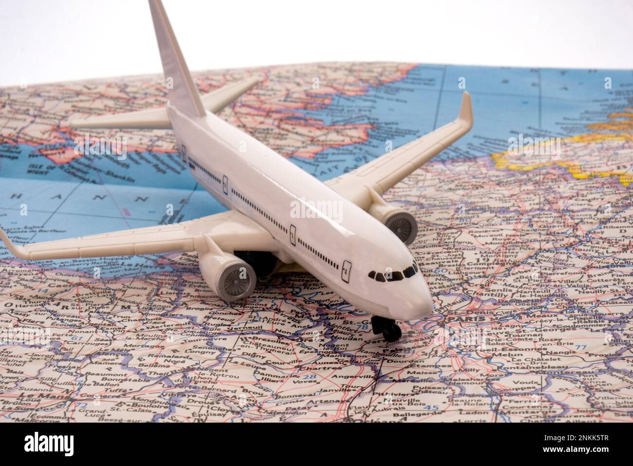 Airplane on map europe hi-res stock photography and images - Alamy