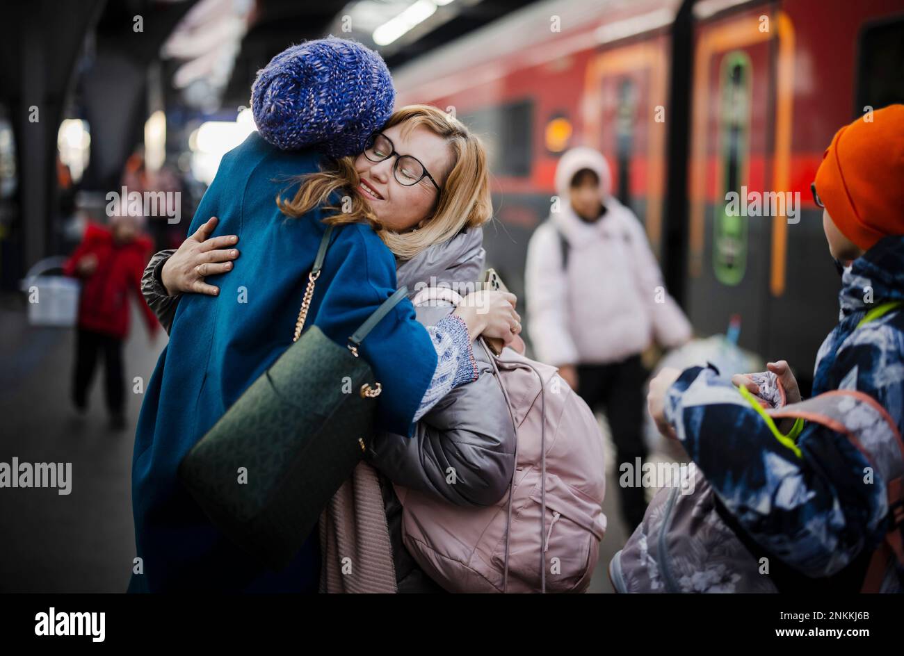A woman from Ukraine receives a hug after arriving at Zurich's central ...