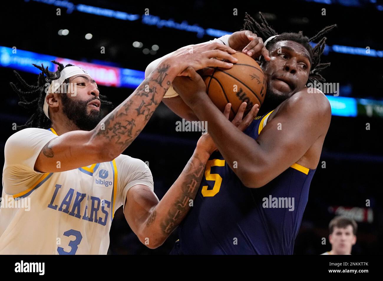 Los Angeles Lakers forward Anthony Davis, left, and Golden State ...