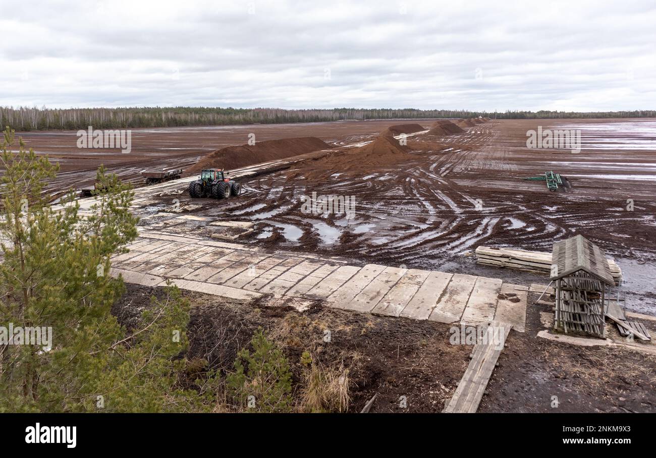 Sand stockpile hi-res stock photography and images - Alamy