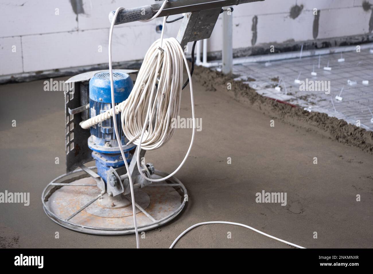 Ramming and grinding of semi-dry floor screed by a machine with a ...