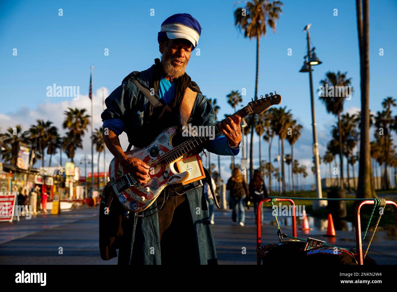 Los Angeles, USA. 23rd Feb, 2023. Harry Perry plays guitar along the ...
