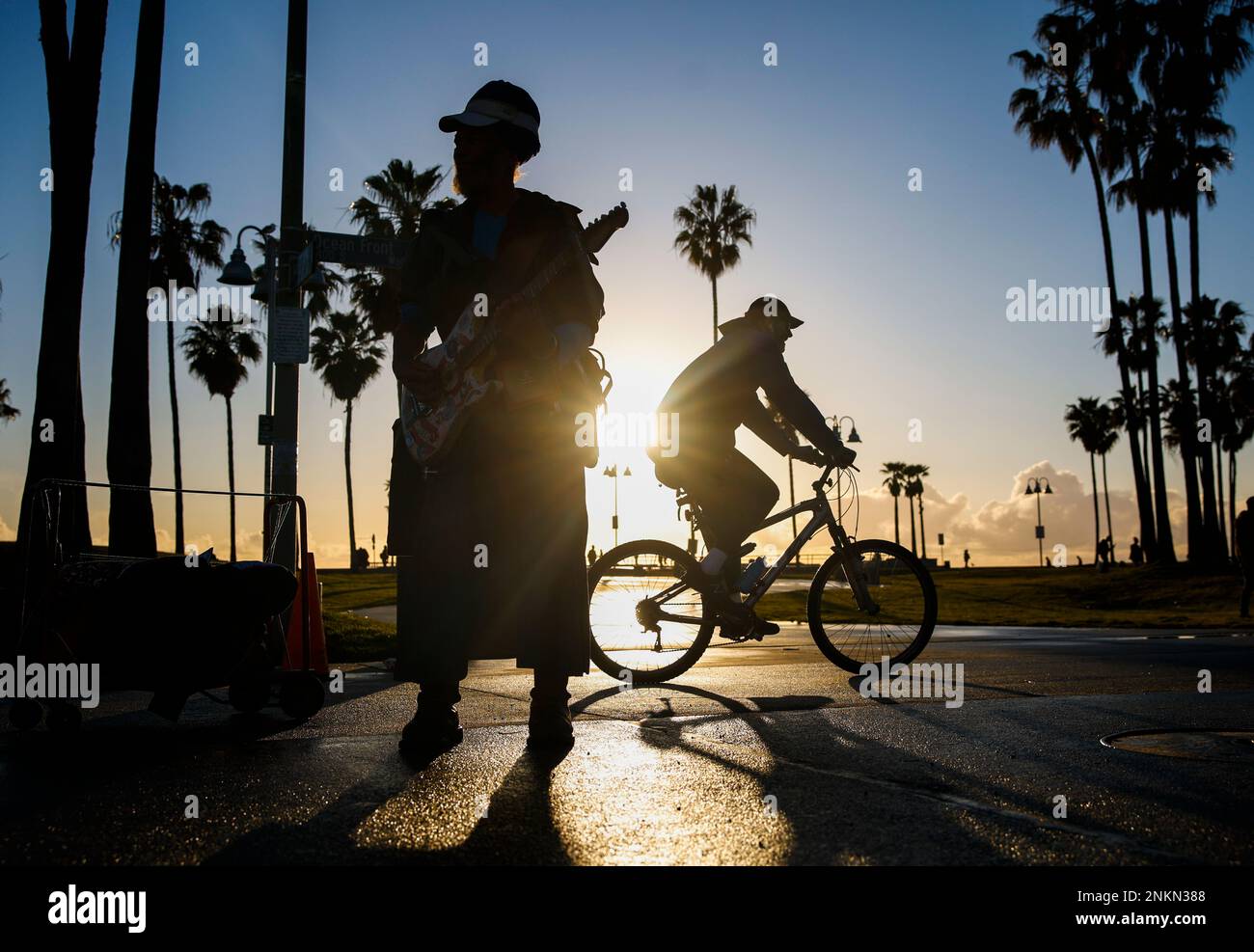 Los Angeles, USA. 23rd Feb, 2023. Harry Perry plays guitar along the ...