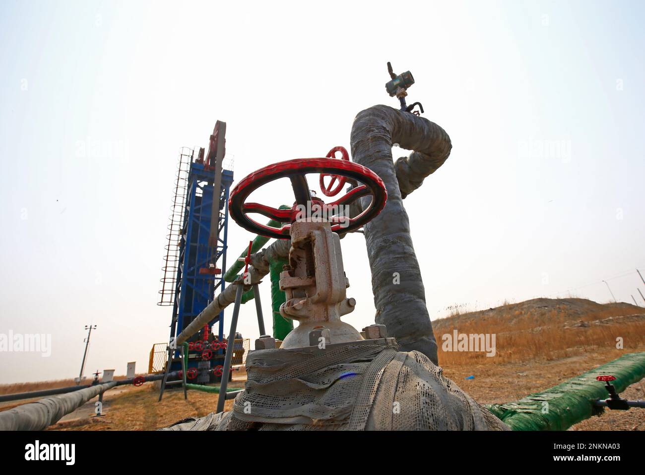 Oil pipes and valves Stock Photo - Alamy