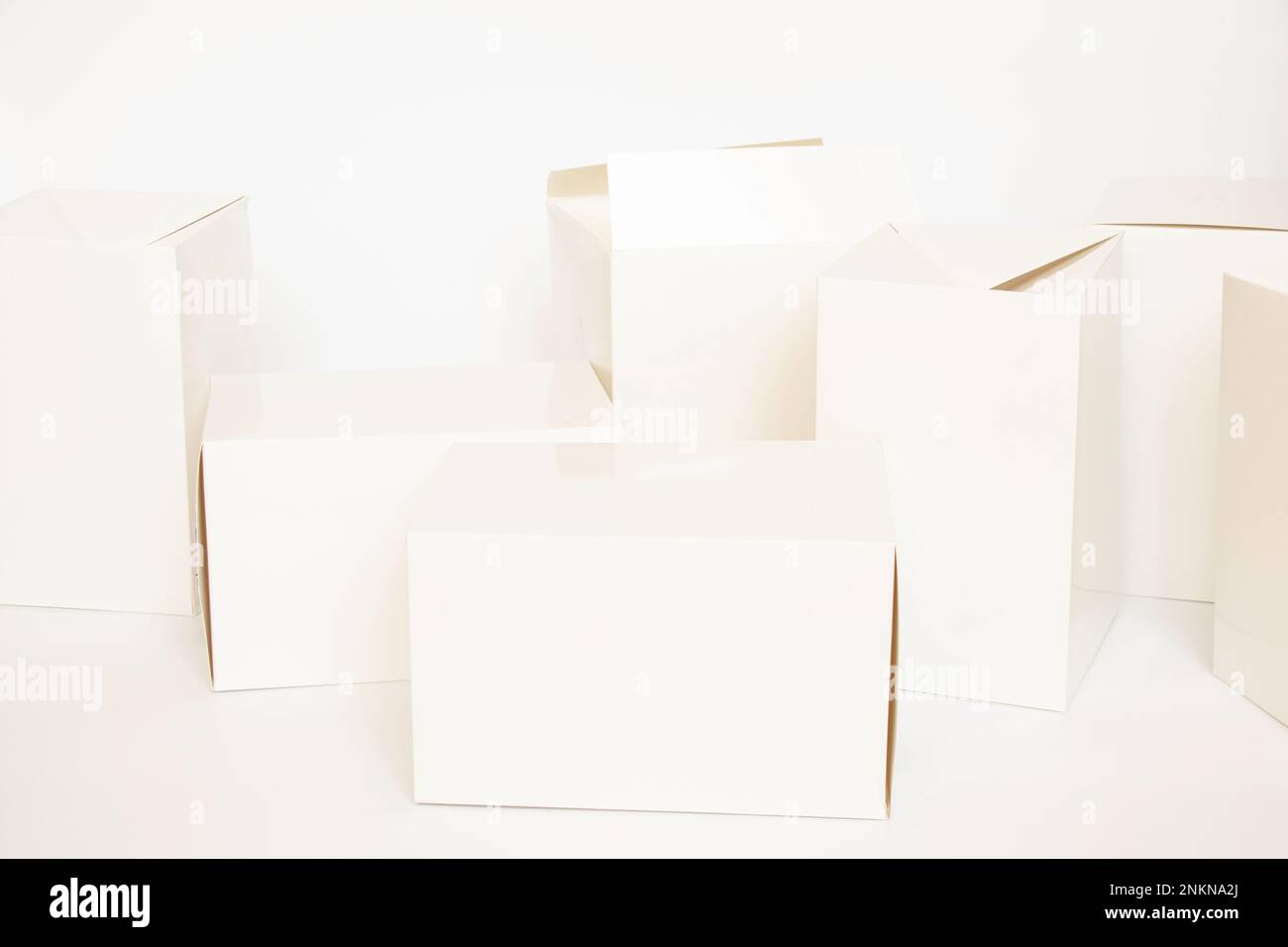Empty boxes hi-res stock photography and images - Alamy