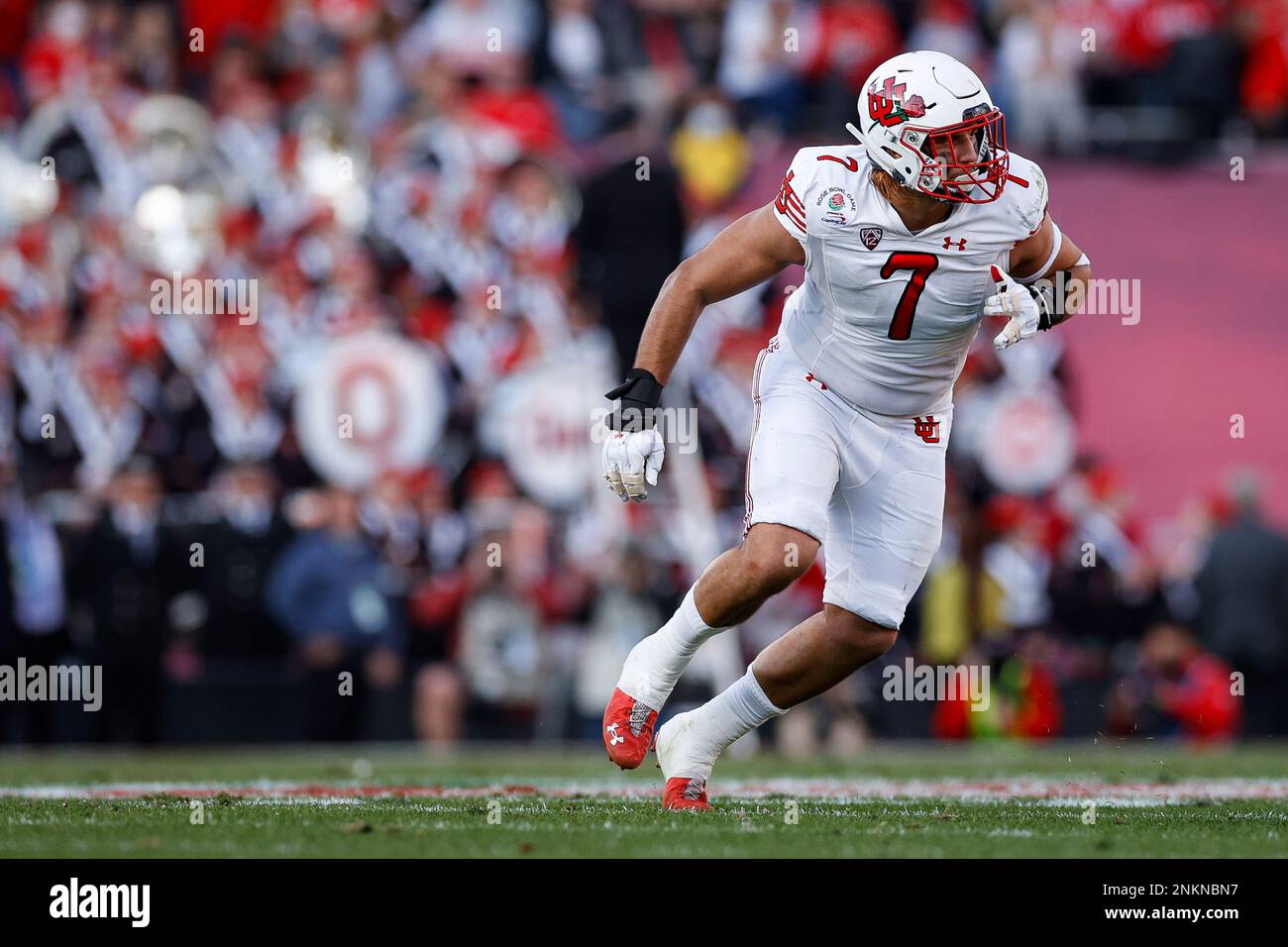 Utah defensive end Van Fillinger (7) runs around the edge during the ...