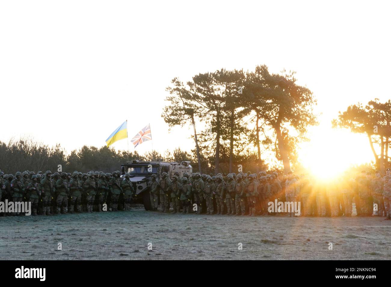 Ukrainian troops and their UK military instructors, commemorate lives ...