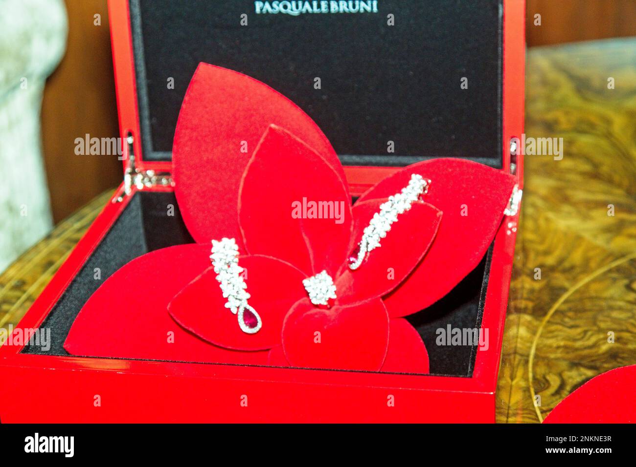 Jewelryphotography hi-res stock photography and images - Alamy
