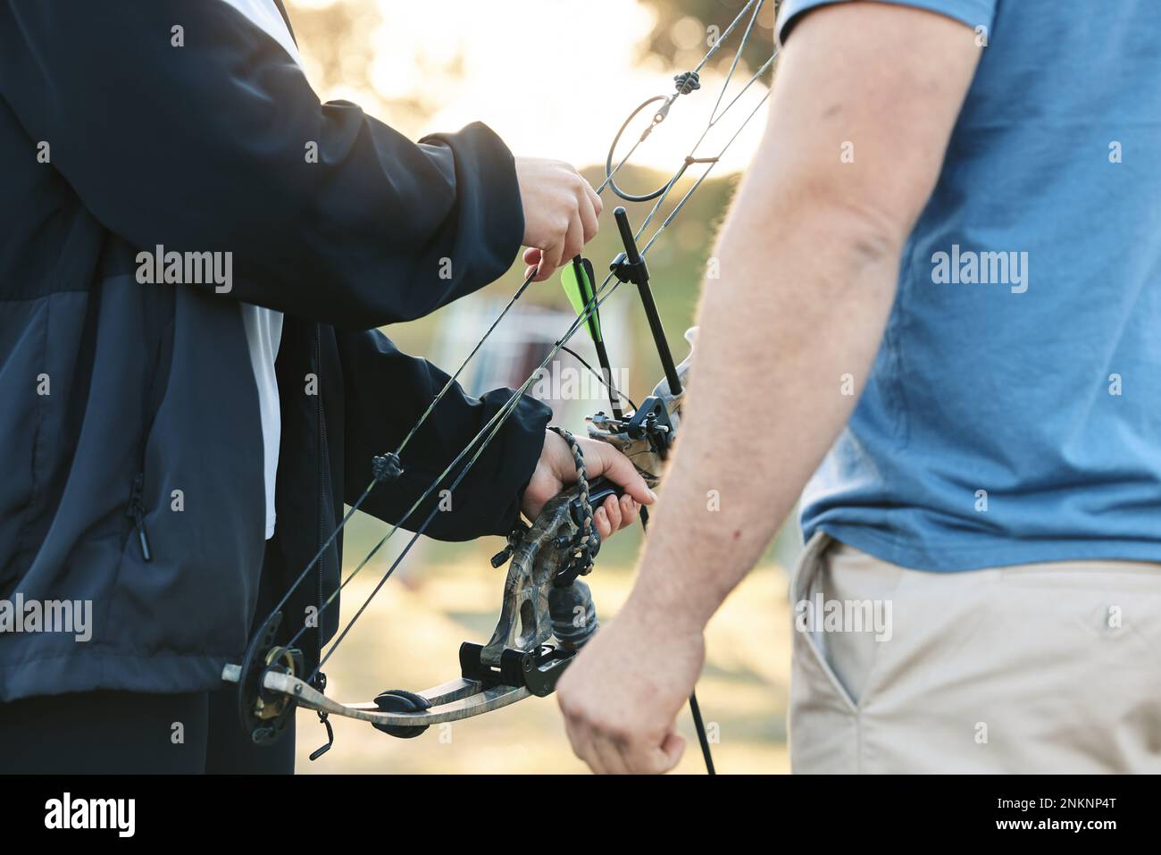 Man shooting a bow hi-res stock photography and images - Alamy