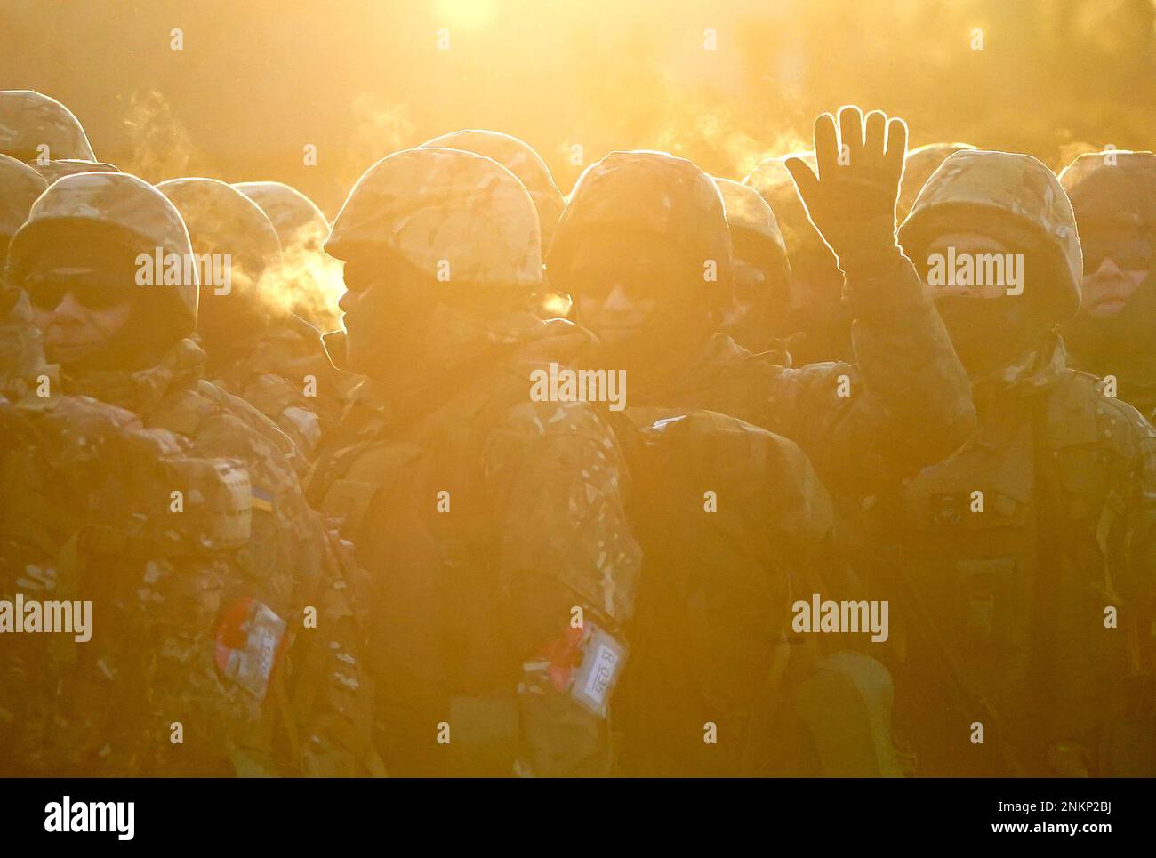 Ukrainian troops and their UK military instructors, commemorate lives ...