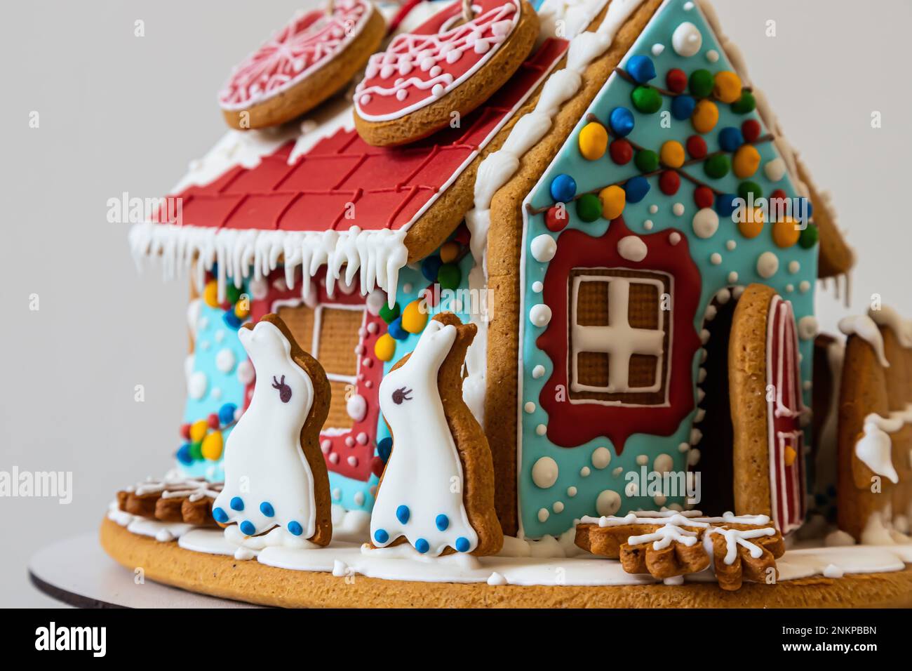 Gingerbread house decorated white hi-res stock photography and images ...