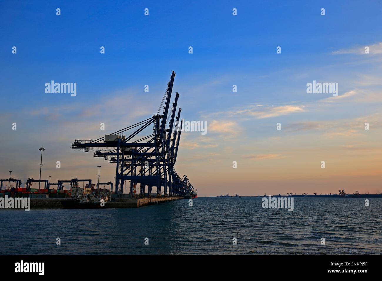 Port crane unloading container ships Stock Photo - Alamy