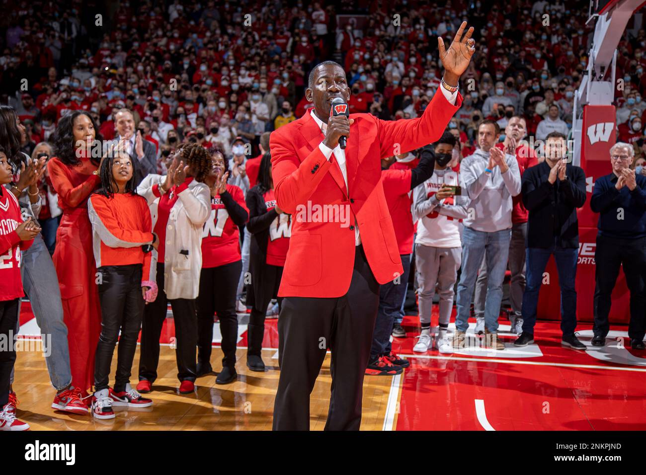 Wisconsin Badgers retired the number of former player Michael Finley ...
