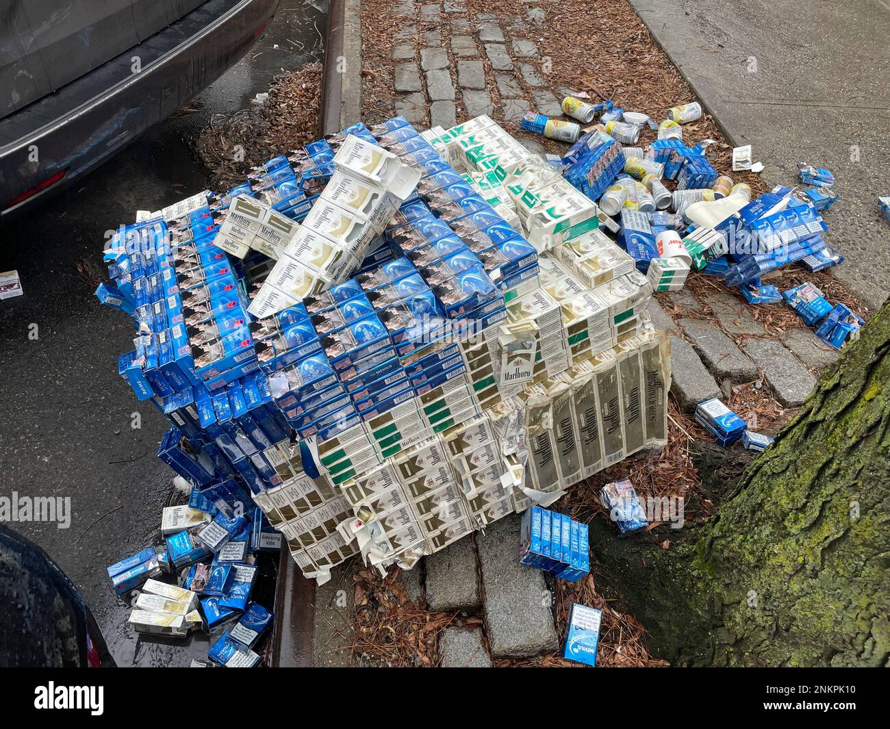 Photo by: STRF/STAR MAX/IPx 2022 2/22/22 Discarded cigarette packs are ...