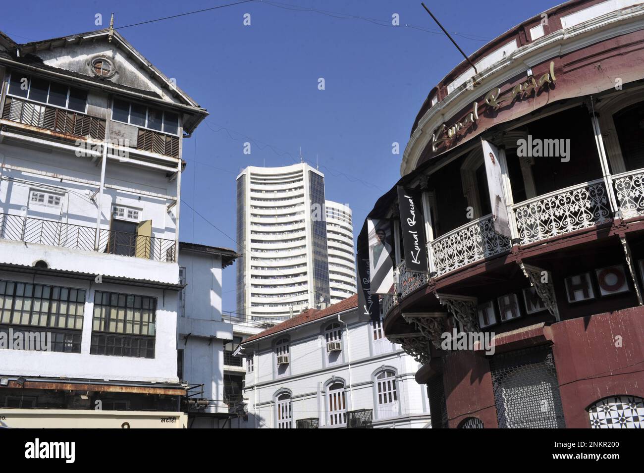 INDIA. MAHARASTHRA. MUMBAI ( BOMBAY) THE STOCK EXCHANGE BUILDING Stock ...